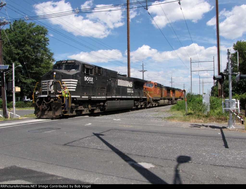 NS 9002; BNSF 4520 and 5532